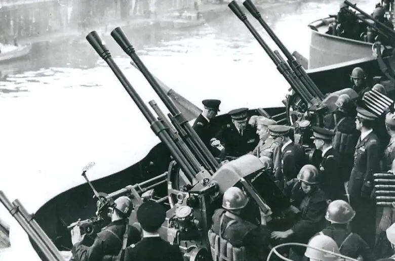 Comando Supremo - Italy in WW2 - Italian tanks, warships, planes and more.